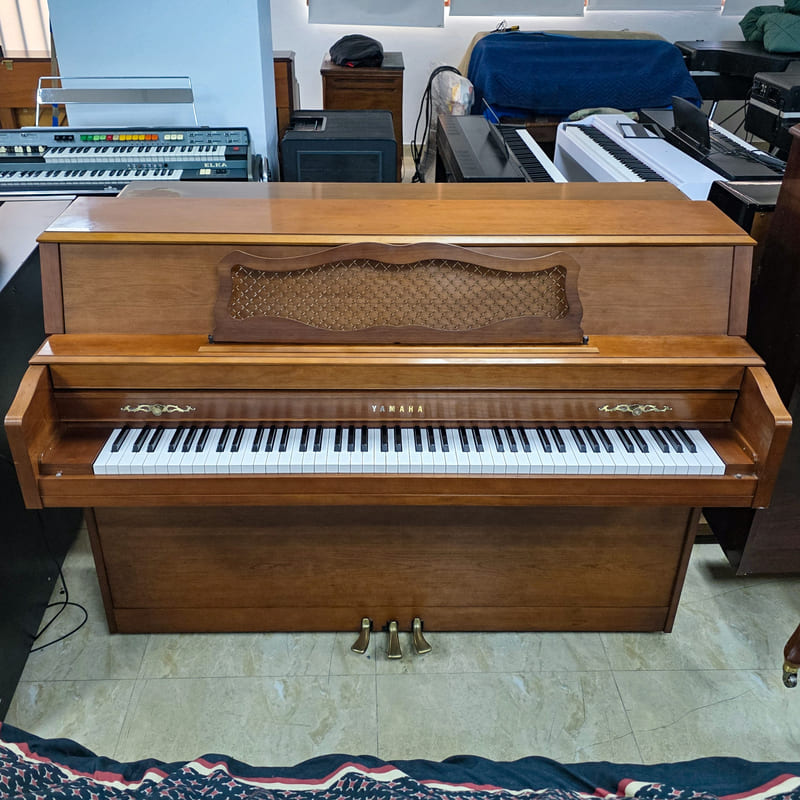 Yamaha M305 T – Belleza Clásica y Tono Excepcional | A440Pianos