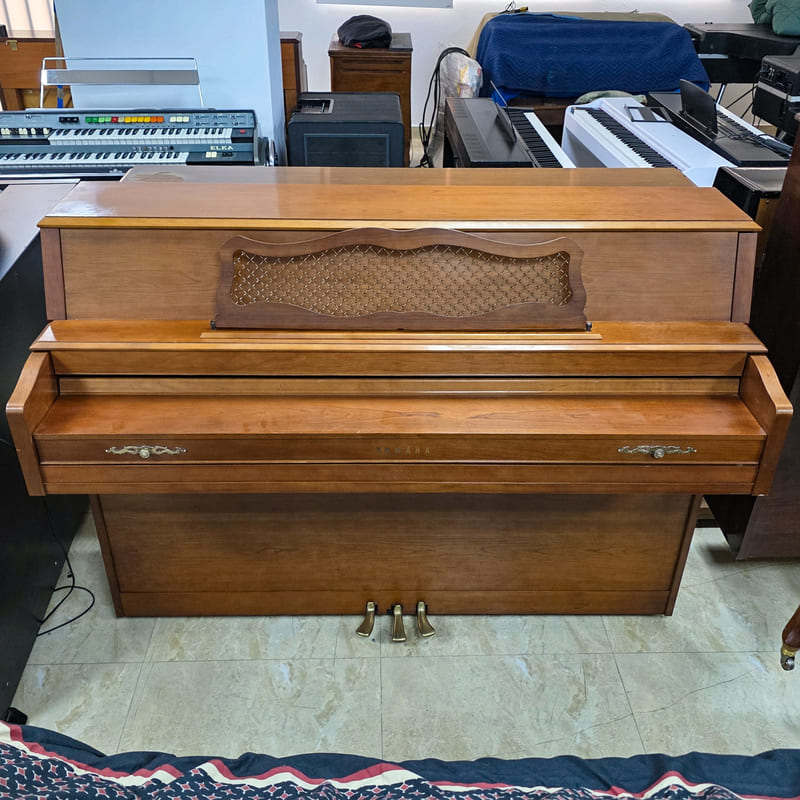 Yamaha M305 T – Belleza Clásica y Tono Excepcional | A440Pianos